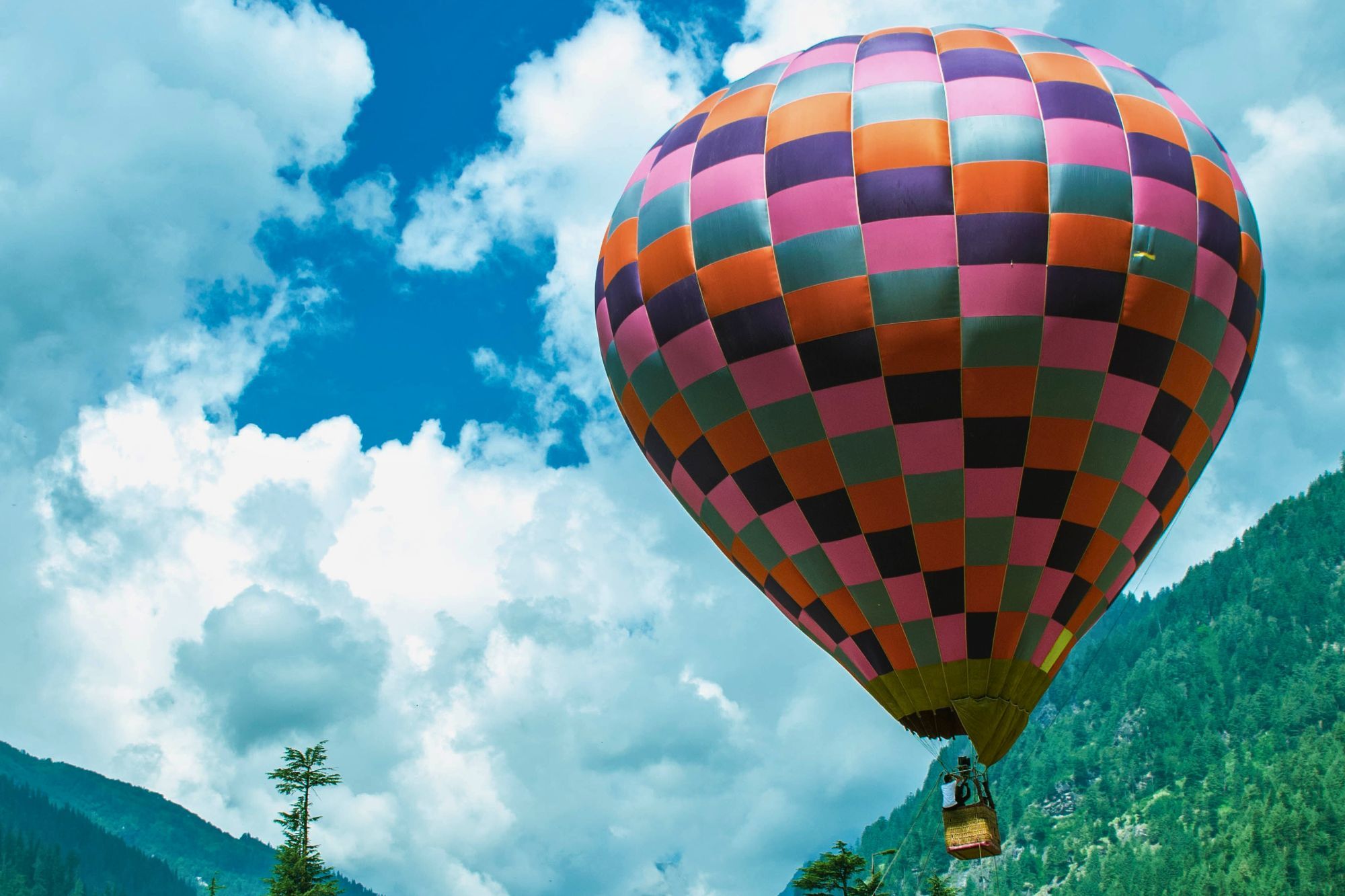 Experience the Thrill of Hot Air Balloon Rides in Manali | Adventure Awaits